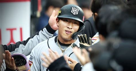 ‘한국판 트라웃 Kt 안현민 판도 뒤엎을 대형 신인 출현