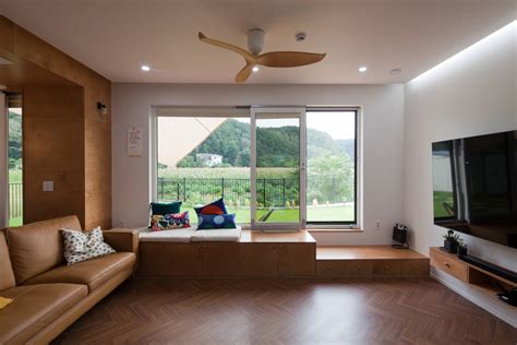 고급스러운 외관과 깔끔한 내부 인테리어의 만남 가평목조주택봄봄하우스 호미파이 And Homify