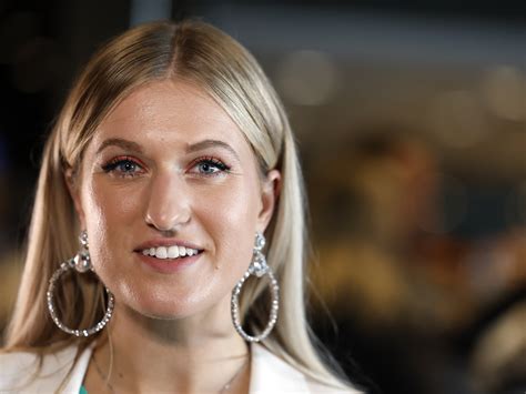 Britt Dekker Blikt Met Prachtige Detailfotos Terug Op Bruiloft