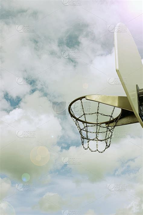 篮球篮和天空