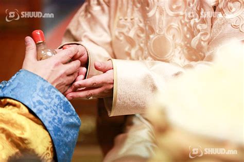 Сар шинийн амралт маргаан дагуулж эхэллээ