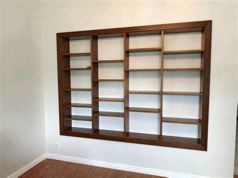 Книжный шкаф в нише - 86 фото