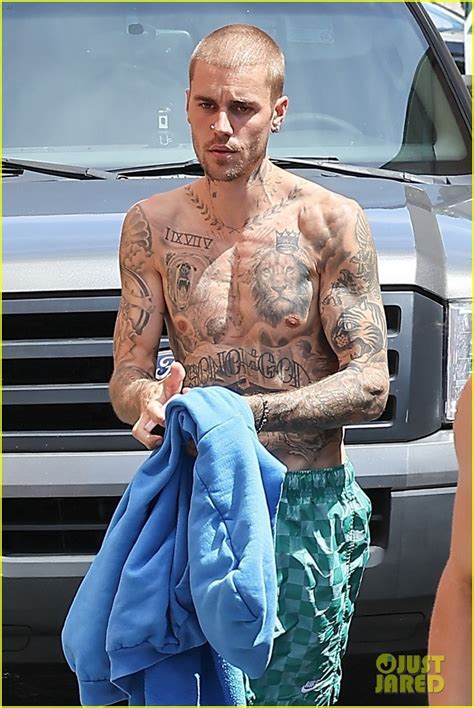Justin Bieber Goes Shirtless While Out In Beverly Hills With Friends