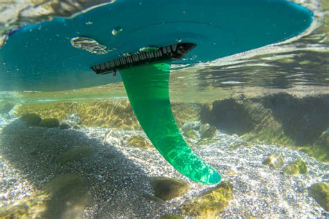 수중 촬영 다양한 보드에 다양한 색상의 지느러미 서핑 및 스탠드 업 패들 보드 Bottom The Weaver에 대한 스톡 사진 및 기타 이미지 Bottom The