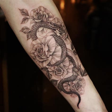 타투어때 뱀 장미 타투