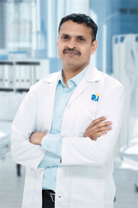 Доктор Прадіп Кочіппан Консультант ортопед лікарні Apollo Hospitals