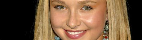 7680x2160 Hayden Panettiere Smile In Green 7680x2160 Resolution