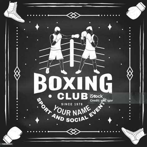 권투 클럽 배지 칠판에 디자인 벡터 그림입니다 권투 스포츠 클럽 엠블럼 기호 패치 셔츠 템플릿 빈티지 모노크롬 라벨 복서 실루엣 스티커 격투기에 대한 스톡 벡터 아트 및