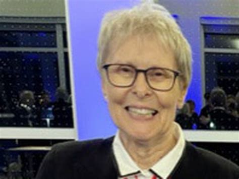 Saults Roberta Bondar Gets Medal For Dedicated Service Sault Star