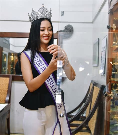 Firsta Yufi Amarta Putri Perempuan Pertama Banyuwangi Jawa Timur Raih