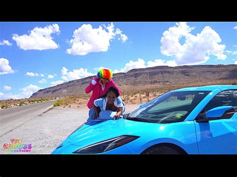 Gibby The Clown Fucking Over Girls In His Favorite Pink Suit Xnxx Com