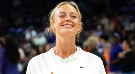 Sophie Cunningham Sends A Message To Male Sports Fans From Her Bedroom
