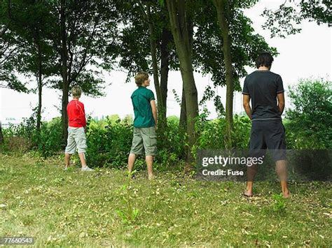 Men Urinating In Public Fotografías E Imágenes De Stock Getty Images