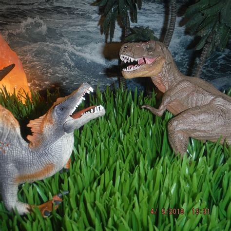 Dinosaurs T Rex Vs Allosaurus
