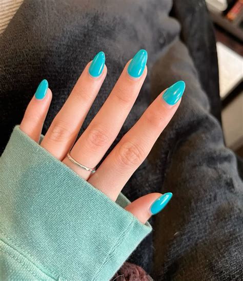 🐬 Teal Blue Almond Gel Nails