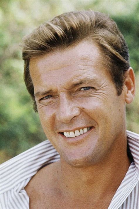 50 Handsome Photos Of Legendary James Bond Star Roger Moore From