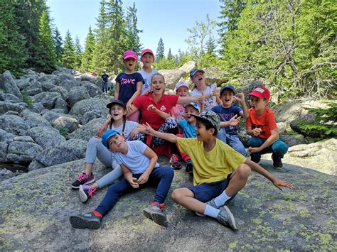 Ventana Food Wine Garden За обяд в сряда Супи Телешки гулаш 300 мл 5 20 лв Салати Розови