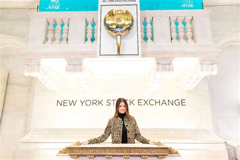 Nyse Teamallieduniversal Allieduniversal Nysetv Lori Olin