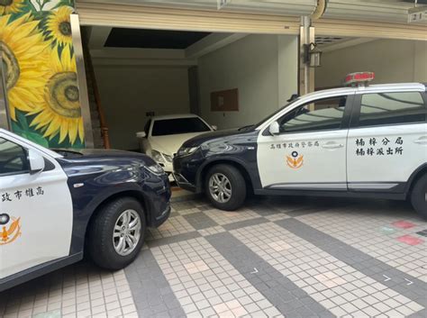 高雄楠梓爆警匪槍戰通緝犯駕車衝撞 警狂開32槍壓制逮3人 ENews新聞網