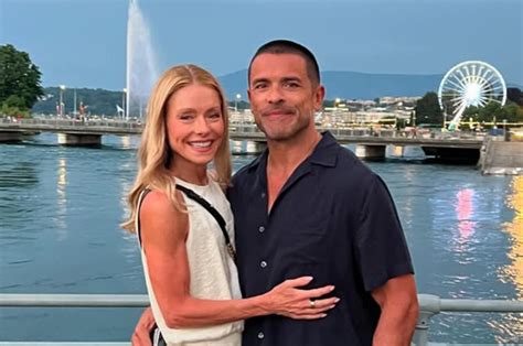 Kelly Ripa Shamed Online After Husband Shares Inappropriate Vacation