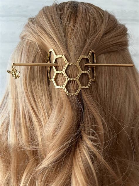 Заколка для волос купить на Ozon по низкой цене 1635778510