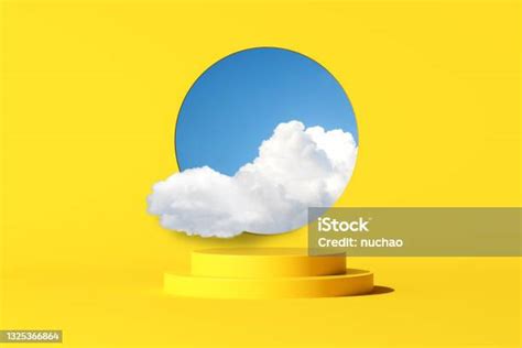 제품 프리젠 테이션을위한 원형 창과 노란색 사각형 연단에 푹신한 구름의 3d 렌더링 최소한의 개념 강단에 대한 스톡 사진 및 기타 이미지 Istock