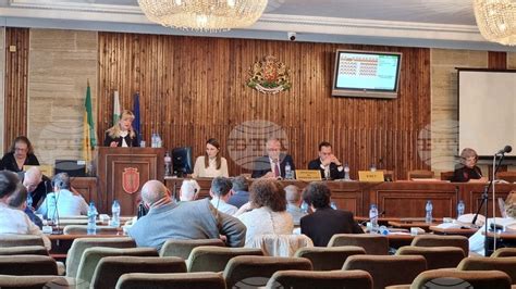 Община Добрич кандидатства за финансиране за ремонт на бившия Партиен дом в града Утро