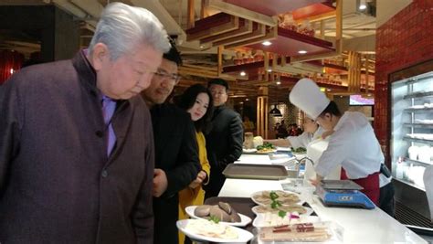 吃巴奴偶遇台灣食神蔡瀾小吃貨遇到大吃貨啦 每日頭條
