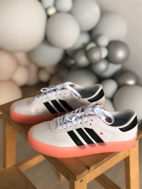 Кросівки жіночі білі адідас самба — ціна 1500 грн у каталозі Кросівки Купити жіночі речі за