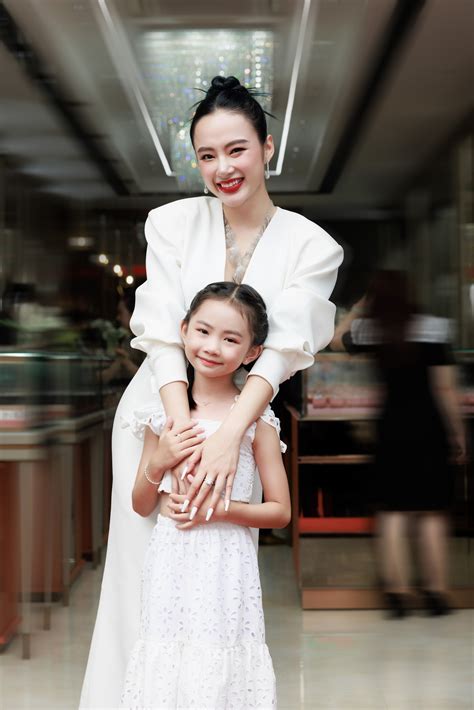 Angela Phương Trinh Hé Lộ Con Gái Nuôi