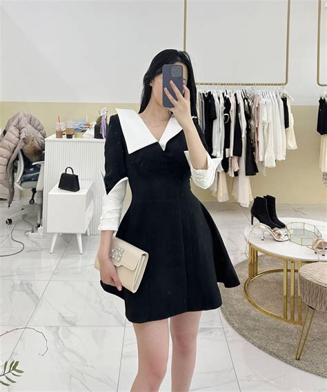 [무료배송] 카라 브이넥 배색 플레어 미니 원피스