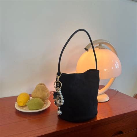 해피스패로 당일 깜찍스웨이드토트195 토트백 가방 세무 가을 겨울 주문폭주 블랙 레드 베이지 카멜 외출 모임 데이트 오피스 손가방 편한 인기 여성