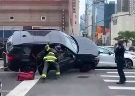 Video Shows Horrifying Moment Fdny Firefighter Gets Leg Crushed After