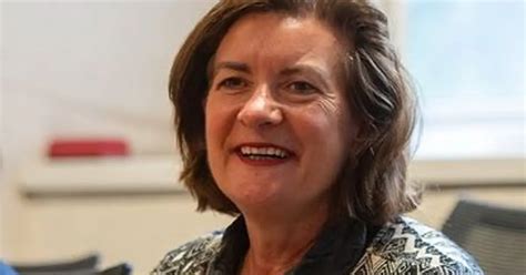 الوند مورگان به عنوان اولین رهبر زن ولز سوگند یاد کرد ایران اینترنشنال