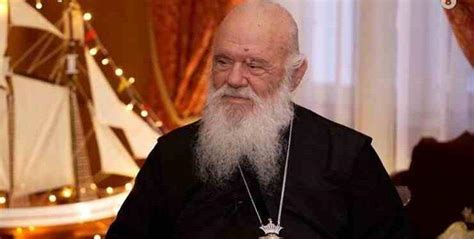 Ιερώνυμος Η Εκκλησία θα περιμένει τα παιδιά ομόφυλων ζευγαριών να αποφασίσουν αν θα βαπτιστούν