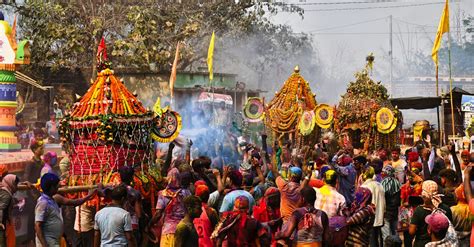 가루 거룩한 축제 거리 축하 공개 이벤트 군중 그룹 기쁨 기운찬 남쪽 아시아 다양성 다채로운 댄스 멀티 컬러 모임 문화 유산 문화적 봄 붐비는