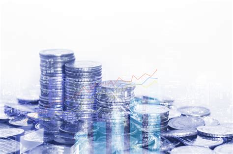 이중 노출 많은 동전 성장 그래프와 차트 와 도시 배경 스택 비즈니스 금융 및 비용 절감 개념 개념에 대한 스톡 사진 및 기타 이미지 Istock