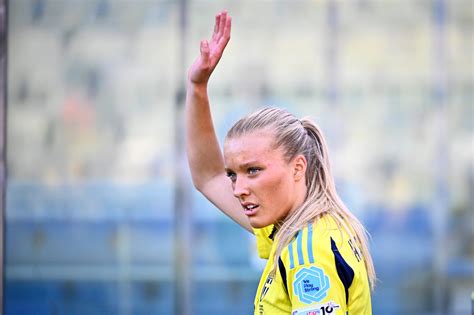 Smilla Holmberg 18 Kommer Göra Em Debut ”det är Helt Sjukt”
