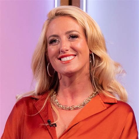 Gmas Lara Spencer Poses In A Swimsuit For Pool Party Photos Spanning