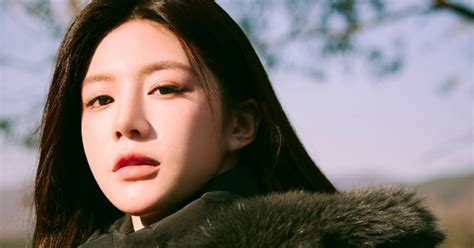 고윤정 디스커버리 익스페디션 앰버서더 발탁다운 자켓 화보 공개