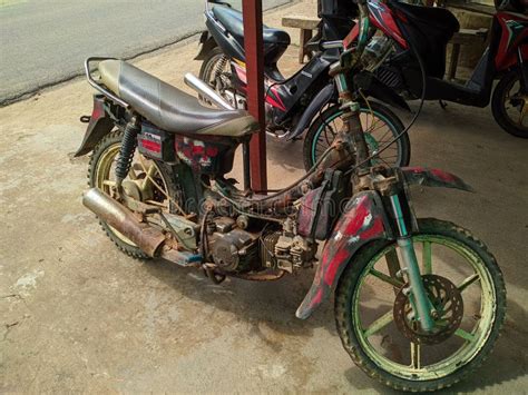 Tuban East Java Indonesia Januari 19 2024 These Old Motorbikes Are Still Used To Ride