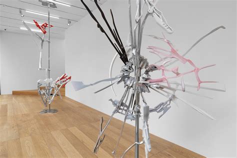 송은 《제24회 송은미술대상전》 참여하는 유아연 작가의 작품을 소개합니다🫷 유아연 작가zincandiron는 개인의 특수성이 자본주의에 의해 기형적으로