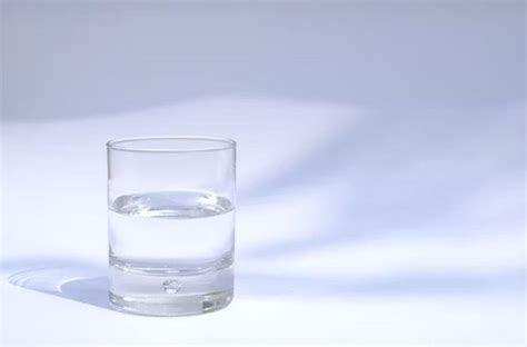 თმის ცვენა შესაძლოა სითხის ნაკლებობის შედეგი იყოს რჩევები ვივიენისგან