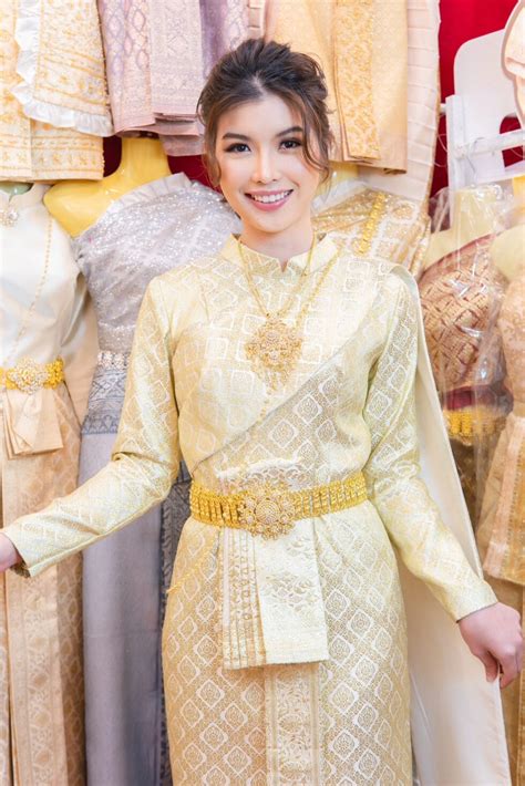 ชุดไทยศิวาลัยสีทอง ชุดไทยศิริรุ่งเรือง แหล่งรวมชุดไทย ประตูน้ำ แพลททินั่มชั้นใต้ดิน แพลทินั่ม