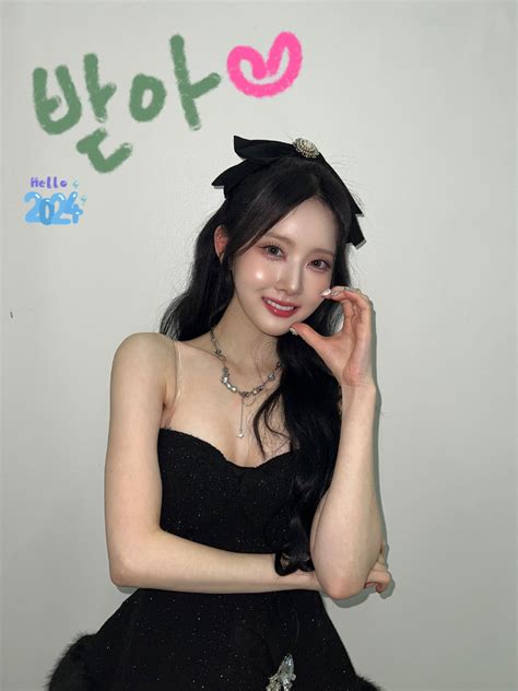 스테이씨 시은 블랙원피스 몽실가슴골 깔끔한 겨드랑이 [초고화질]