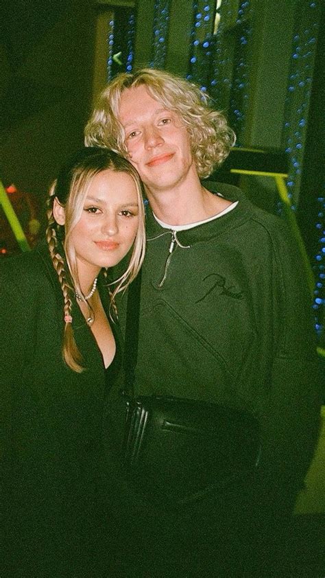 Молодые знаменитости Знаменитые парни Фотографии девочек