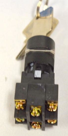 Omron A3gt K9c11 C A Keyed Selector Switch Surplus Trading Corporation