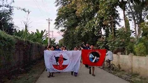 ယင်းမာပင်တွင် သပိတ်စစ်ကြောင်း ၂ ခု ပေါင်း၍ စစ်အာဏာရှင် ဆန့်ကျင်ရေးသပိတ်ချီတက် Khit Thit Media