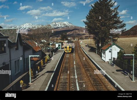 Scotlanduk 20318 First Scotrail Class 156 Super Sprinter Leaving