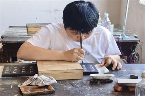 【三下乡】探秘徽墨千年韵，青年传承守匠心 ——人文学院青锋志愿队开展“徽墨制作技艺”专项调研 人文学院